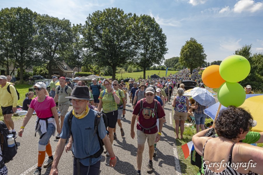 Foto's 4Daagse 2024: Dag van Groesbeek en de Zevenheuvelenweg! | Nieuws uit Nijmegen